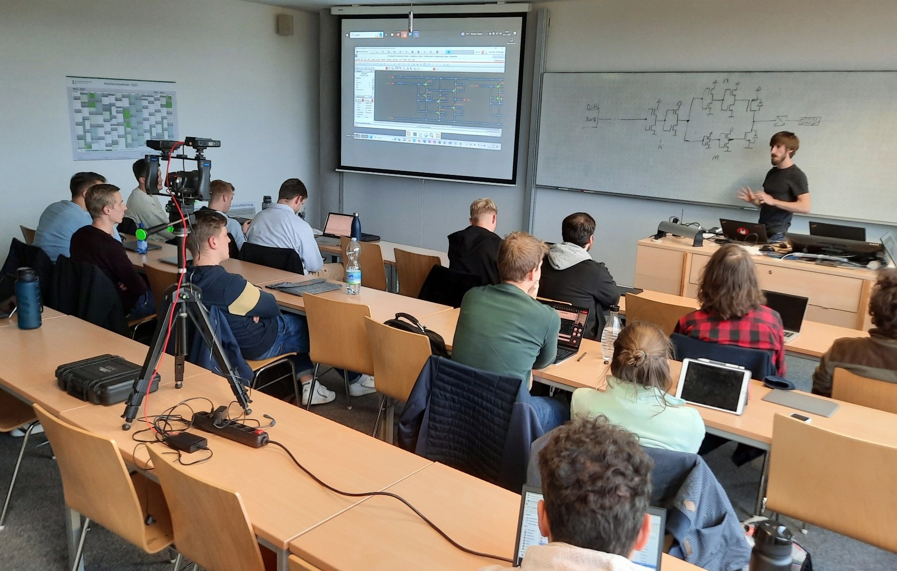 Electronics & Drives: "Projektbesprechung mit dem @EDRT_COMET KW44/2023 ...